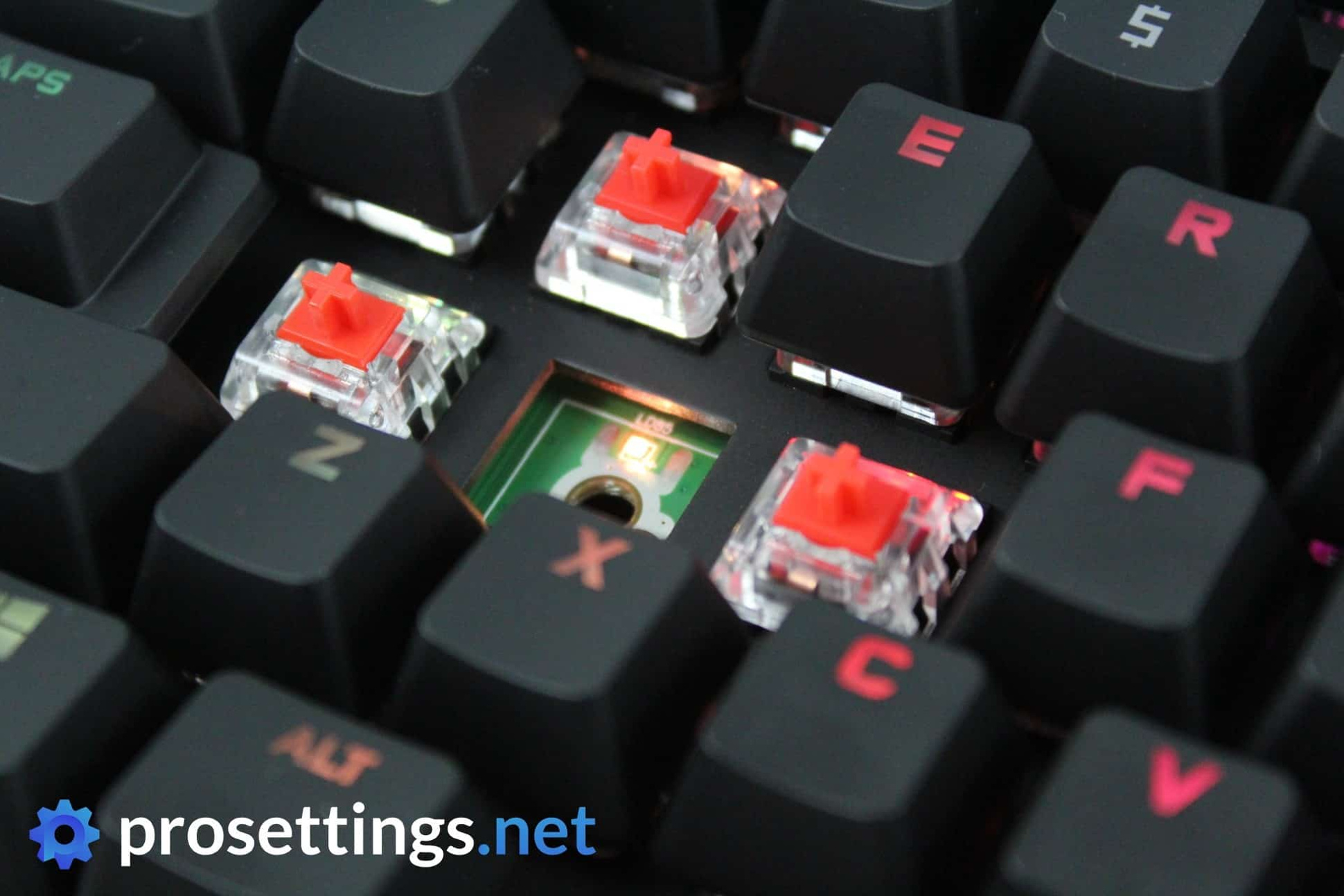 Best Keyboard for CS2 [856 Pro Players, Dec 2025]