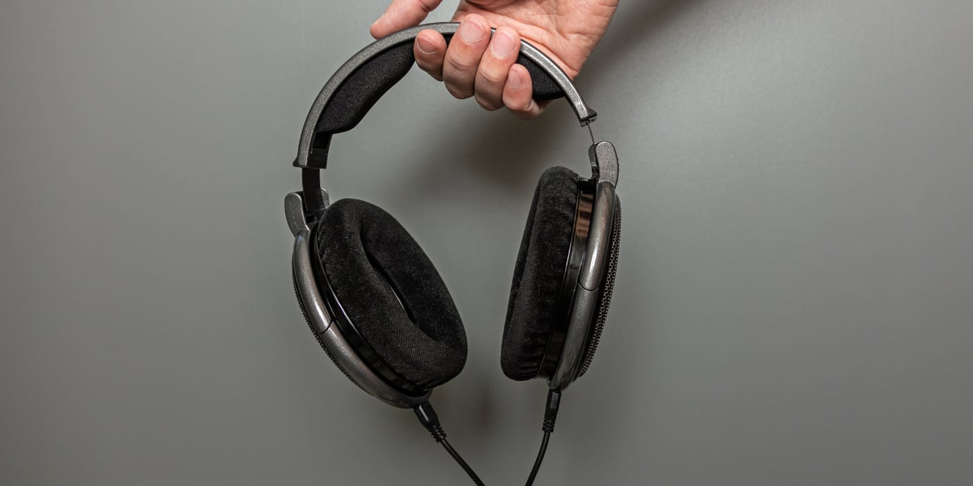 Open-back vs Closed-back Headphones Explained - ProSettings.net
