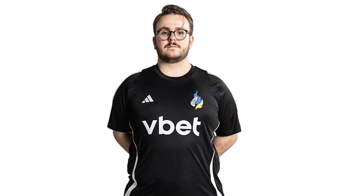 hallzerk CS2 Settings, Crosshair & Config - ProSettings.net