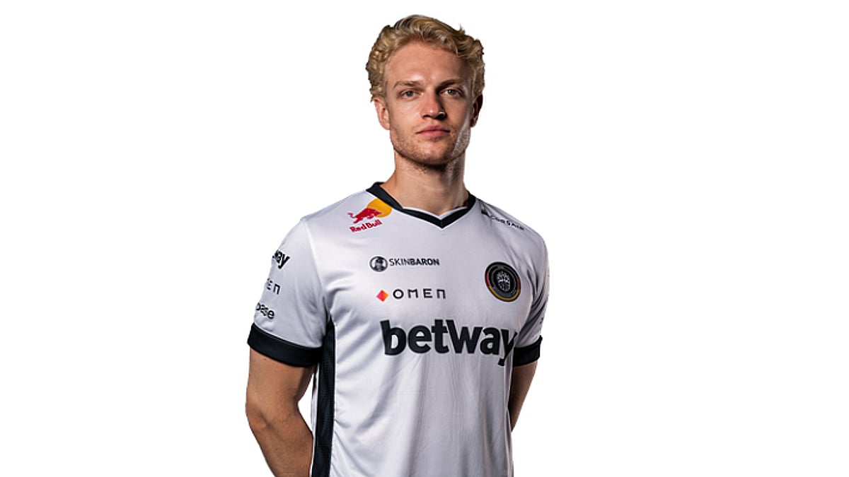 gade CS2 Settings, Crosshair & Config - ProSettings.net