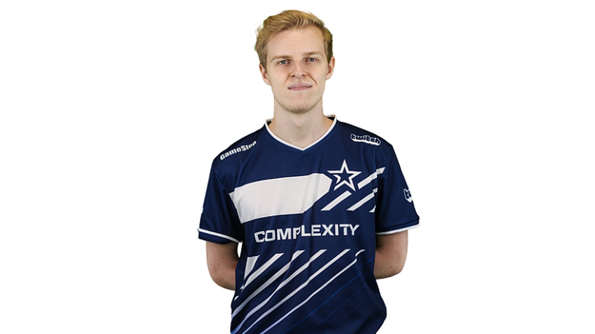 NaToSaphiX CS2 Settings, Crosshair & Config - ProSettings.net