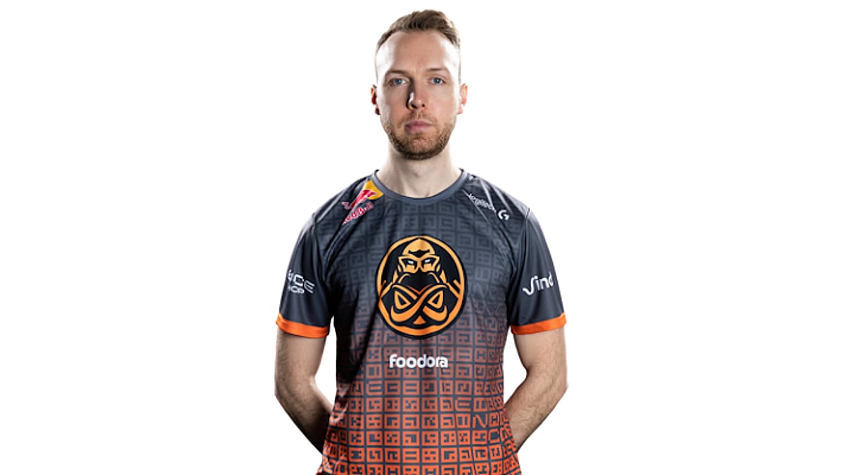 gla1ve CS2 Settings, Crosshair & Config - ProSettings.net